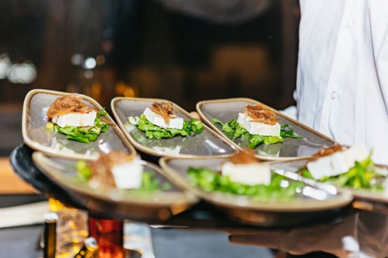 London: 6-Course Gourmet Dinner on a Luxury Coach - Service and Comfort