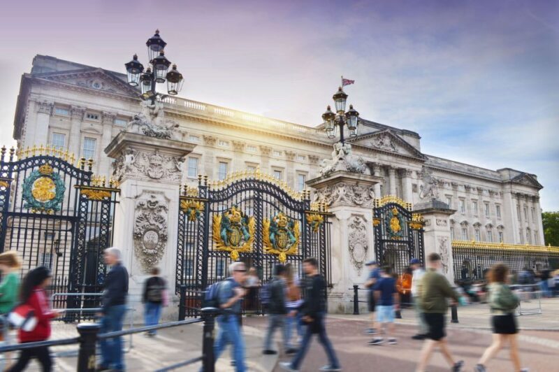 London: Buckingham Palace & Changing of the Guard Experience - Key Points