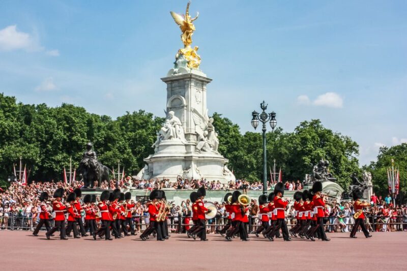 London: Buckingham Palace Entry & Changing of the Guard Tour - Practical Details: Transportation, Timing, and Group Size