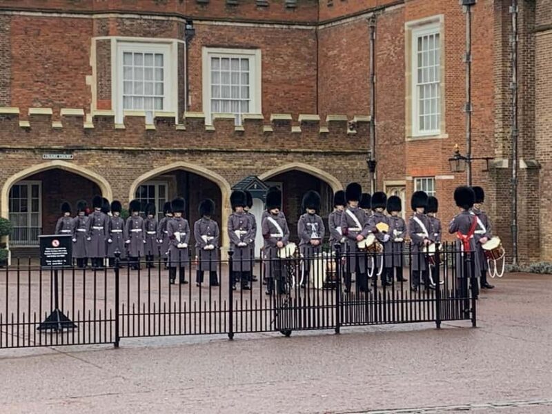 London: Changing of the Guard Experience with a Historian - What the Tour Entails