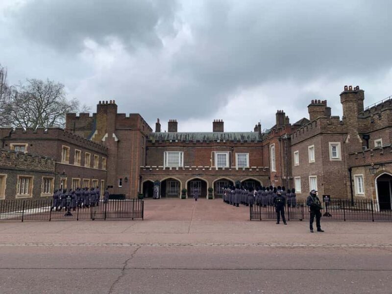 London: Changing of the Guard Experience with a Historian - Weather and Cancellation Considerations