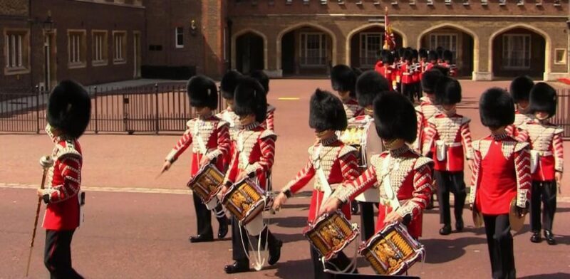 London: Changing of the Guard Guided Tour Experience - An In-Depth Look at the Tour Experience
