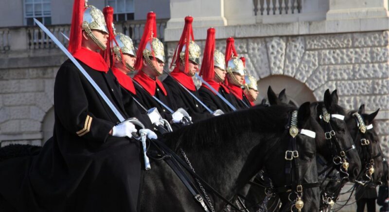 London: Changing of the Guard Tour at Buckingham Palace - Key Points