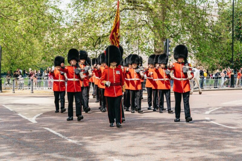 London: Changing of the Guard Tour by Buckingham Palace - Practical Details and Tips