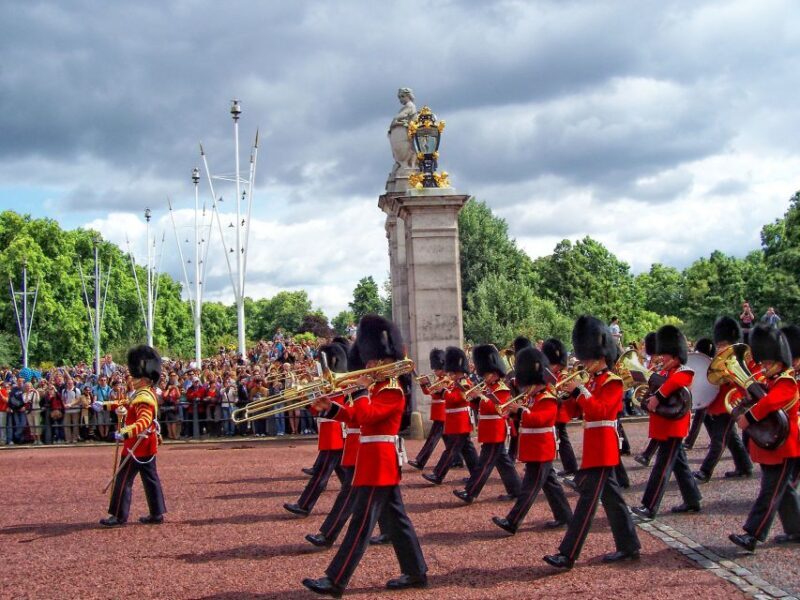 London Changing of the Guard Tour - Front Row 12 guests 2,5h - The Experience in Detail