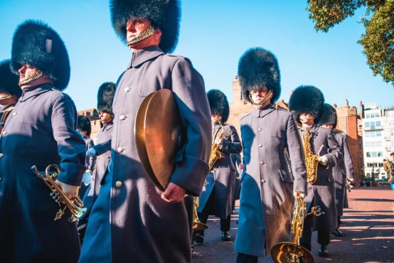 London: Changing of the Guard & Westminster Abbey - An In-Depth Look at the Tour Experience