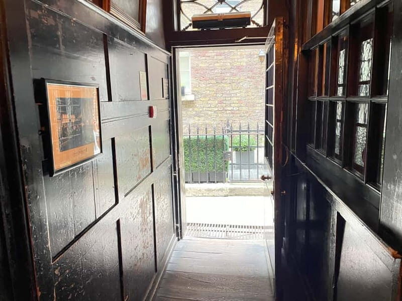 London: Charles Dickens Walking Tour for Small Groups - Who Should Consider This Tour?