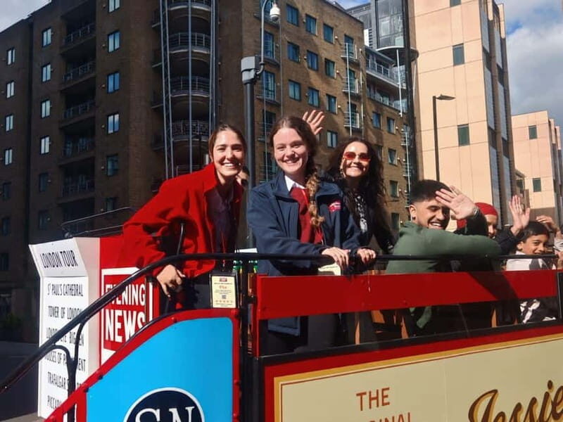 London: Christmas Lights & Bites Tour - Key Points