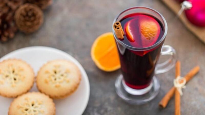 London: Christmas Lights Tour, Mince Pies, & Festive Drinks - Authentic Insights from Other Travelers