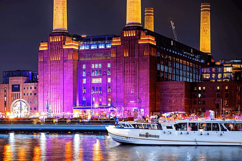 London: Dark Comedy on Iconic Battersea Barge - Key Points