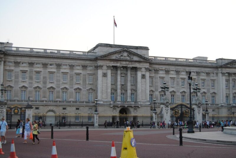 London: Famous Landmarks of the City by Car - FAQ