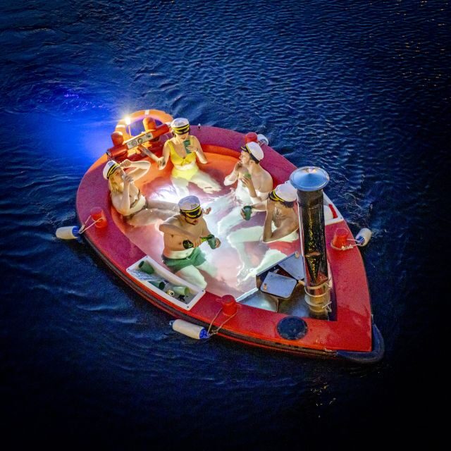 London: Hot Tub Boat Guided Historical Docklands Cruise - London: Hot Tub Boat Guided Historical Docklands Cruise