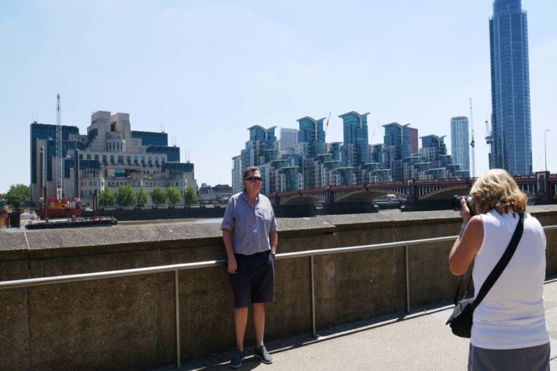 London: James Bond Small Group Mini Coach Tour - Key Points