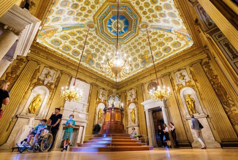 London: Kensington Palace Tour, Guard Change & Afternoon Tea - An In-Depth Look at the Kensington Palace Tour