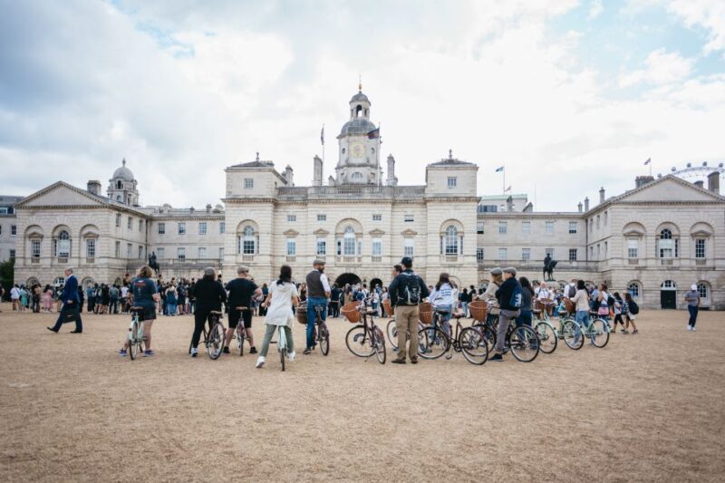 London: Landmarks & Secrets Bike Tour with Pub & Street Art - An Authentic and Fun Way to Discover London
