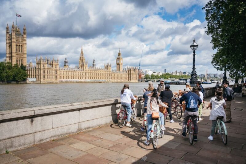 London: Landmarks & Secrets Bike Tour with Pub & Street Art - Practical Tips for Participants