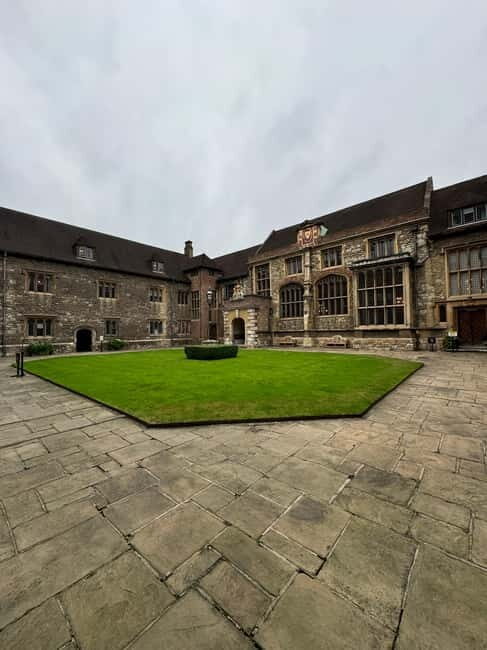 London: Medieval Tales and Martyrs Walking Tour - Why This Tour Offers Excellent Value