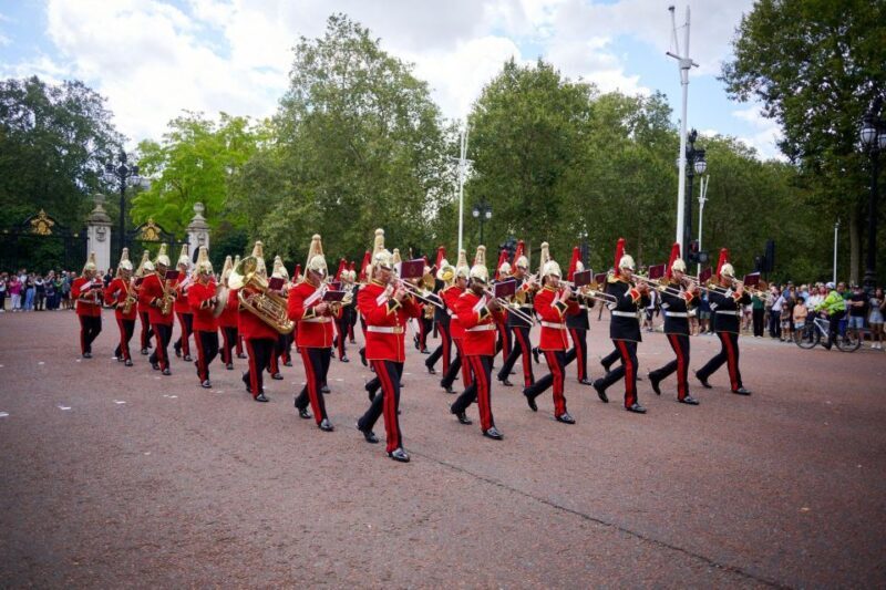 London: Private Family Guided Bike Tour with Childseats - Frequently Asked Questions