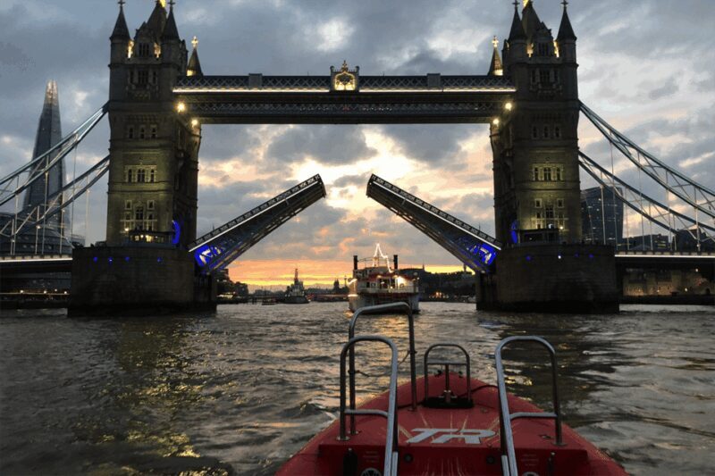 London: River Thames Sunset Speedboat Experience with Drink - Key Points