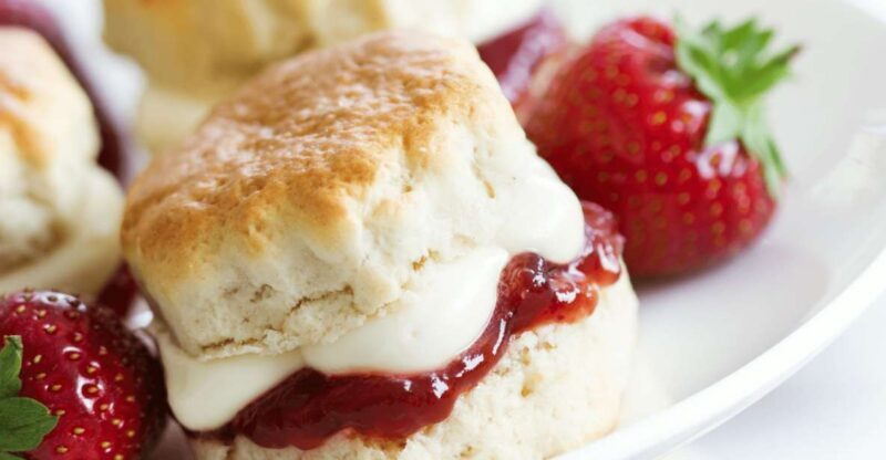 London: Royal Hampton Court Guided Tour with Afternoon Tea - Why This Tour Works