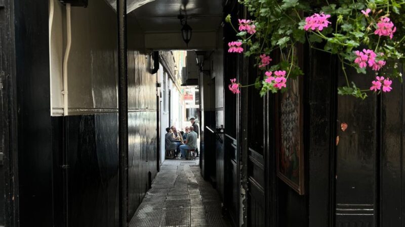 London: Royal Historic Pubs Walking Tour - The Sum Up