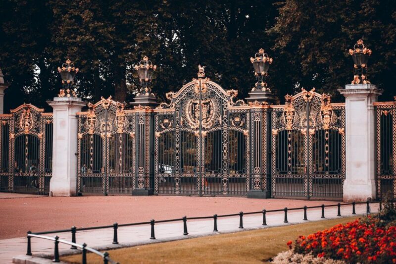 London Royal Tour - Buckingham Palace Entry - 12 guests 2,5h - Who Should Consider This Tour?