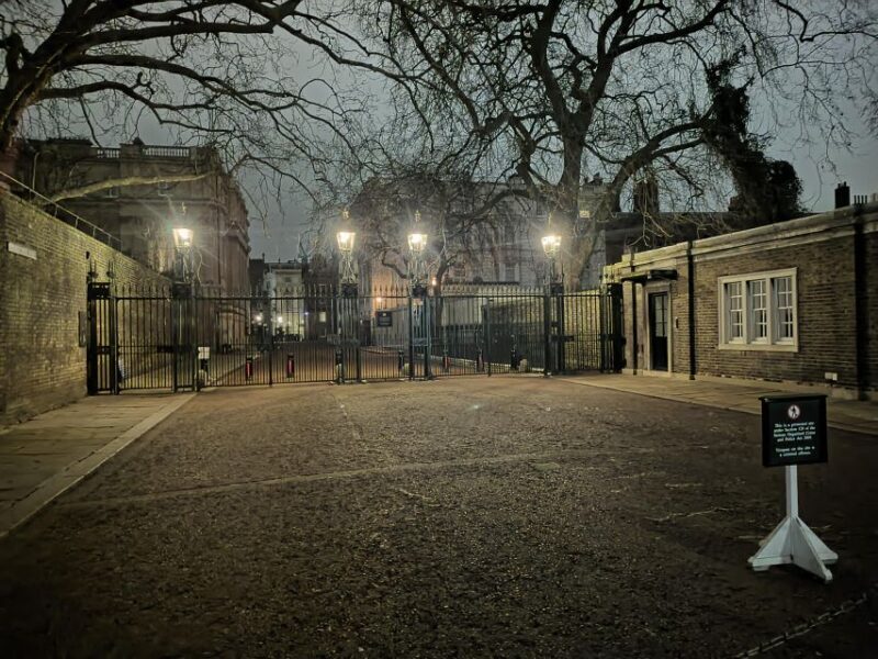 London : Royal Westminster By Night Walking Tour - Who Should Consider This Tour?