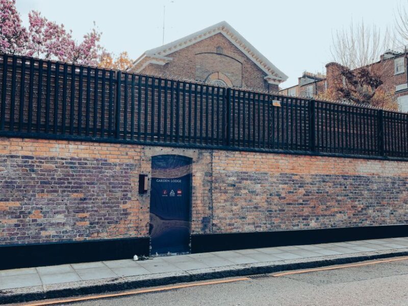 London: Secrets of Freddie Mercury Tour with a Cocktail - Key Points