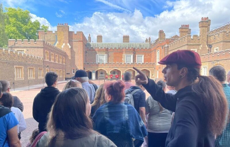 London: The Changing of the Guard Tour and Buckingham Palace - Key Points