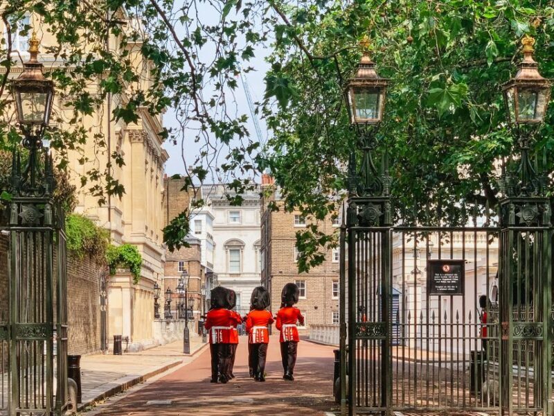 London: The Changing of the Guard Tour and Buckingham Palace - The Sum Up