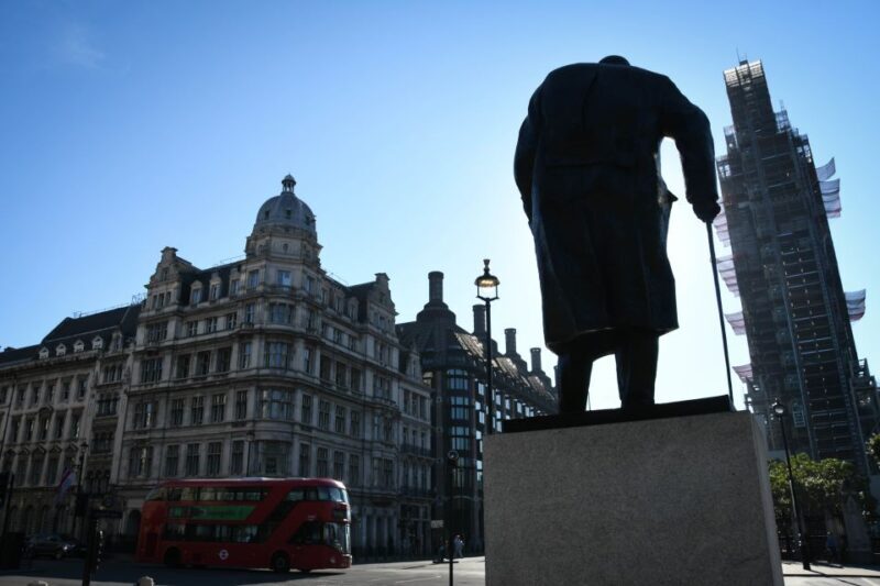 London: Top 30 Sights Walking Tour and London Dungeon Entry - Downing Street and Parliament Square