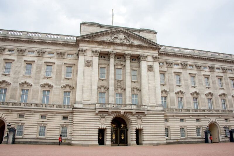 London: Vintage Bus Tour and London Eye Ticket - FAQs