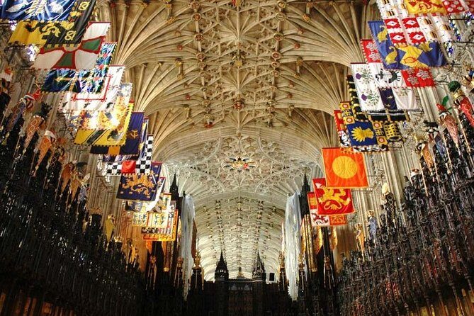 London, Windsor Castle, Hampton Court Palace with Free Snack Pack - Guides and Commentary: Making History Come Alive