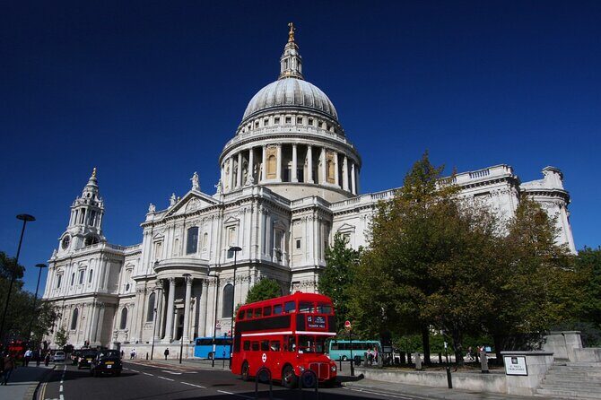 Londons Family-friendly Routemaster Bus Tour with Live Guide - A Close Look at the Tour Experience