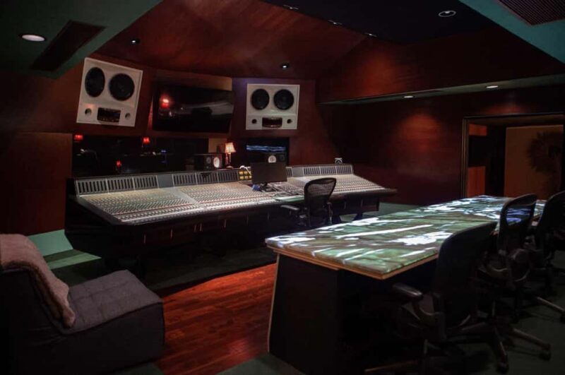 Los Angeles: One On One Recording Studios Tour - Key Points