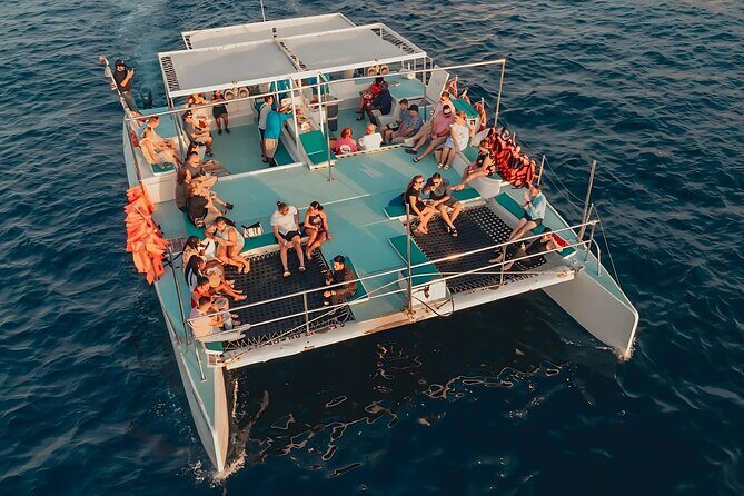 Los Cabos Sunset Catamaran Cruise with Open Bar & Light Snack - Los Cabos Sunset Catamaran Cruise with Open Bar & Light Snack: An Authentic Coastal Experience