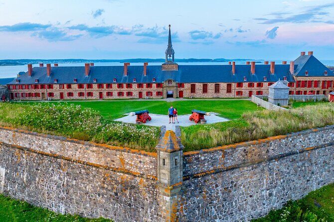 Louisbourg Fortress, Lighthouse and Cliffside Adventure - Discover the Louisbourg Fortress, Lighthouse, and Cliffside Adventure