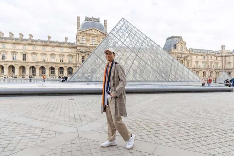 Louvre area photo shoot by Paris photographer - FAQ