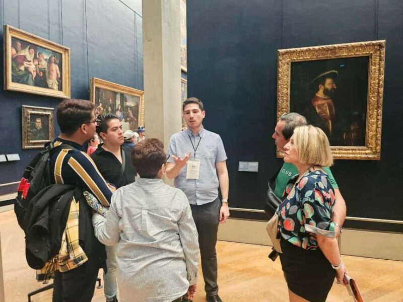 Louvre Museum Guided Tour of the Masterpieces in Spanish (6 people) - Key Points
