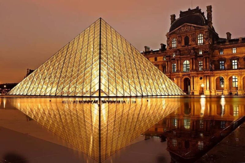 Louvre Museum Guided Tour of the Masterpieces in Spanish (6 people) - First Impressions: Easy Access and a Warm Welcome