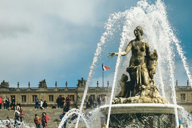 Louvre & Versailles Highlights: Small Group Half-Day Experience - Key Points