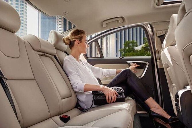 Low Cost :- Hire Full or Half Day Executive Luxury Car Services in Toronto - Exploring the Luxury Chauffeur Service in Toronto