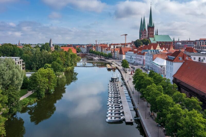 Lübeck: Electric Boat Rental - without driving licence - Lübeck: Electric Boat Rental - without driving licence