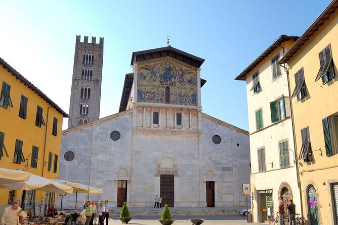 Lucca: Self-Guided Tour by Bike with MAP - Key Points