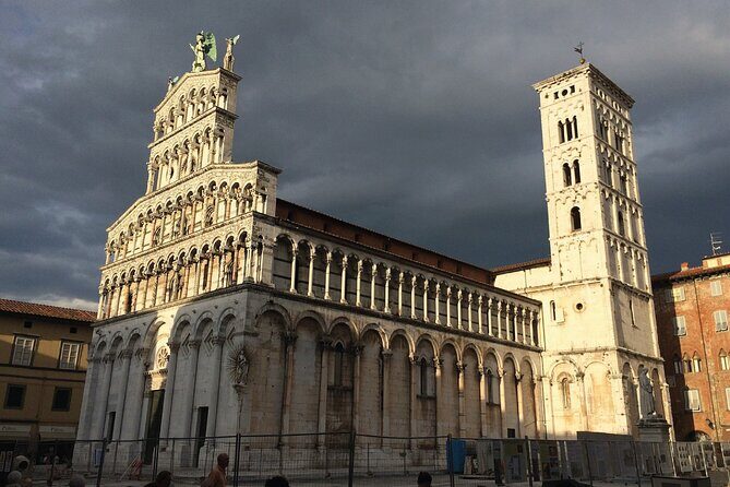 Lucca Walking Tour with Audio and Written Guide by a Local - The Sum Up