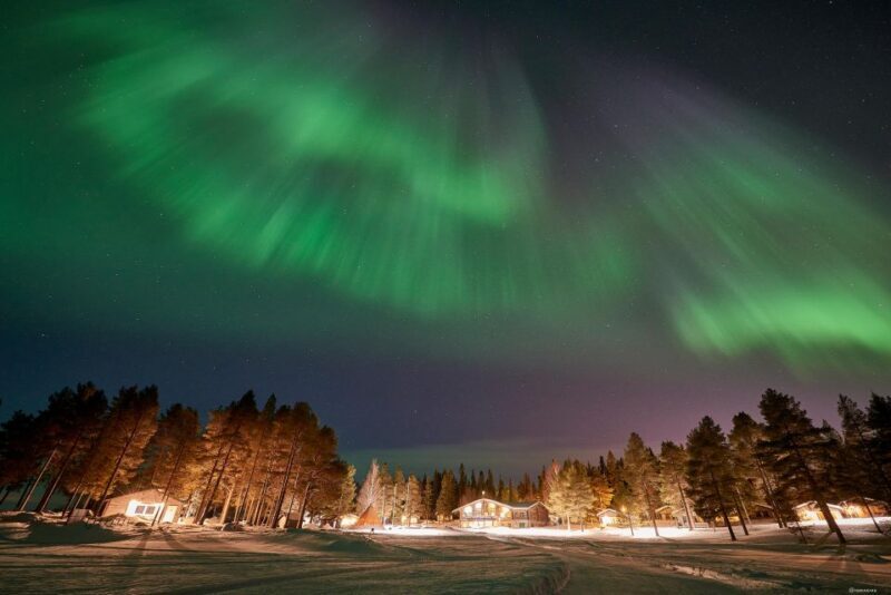 Luleå : Northern lights snowmobile tour - A Deep Dive into the Snowmobile Northern Lights Tour