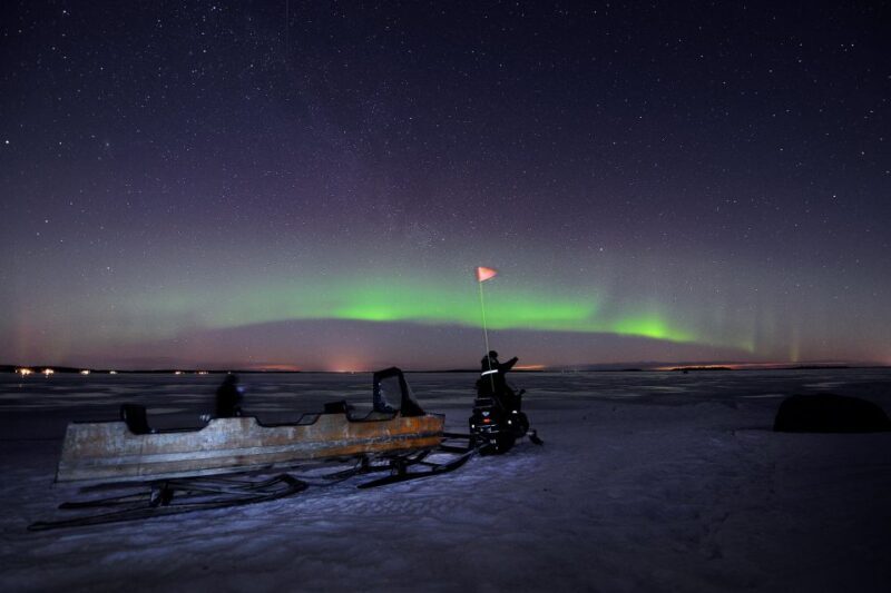 Luleå : Northern Lights Tour on a Snowmobile drawn Sled - Fire and Warmth: The Cozy Breaks