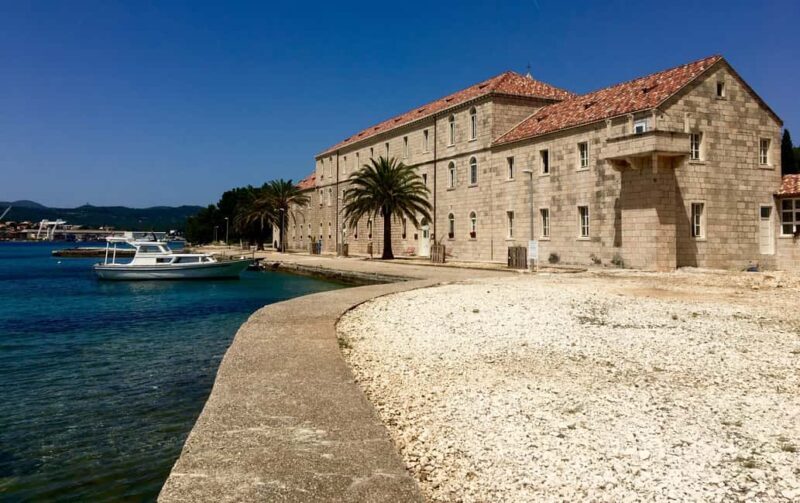 Lumbarda - Sunset Kayak Tour with a Picnic - Wine and Sweets - Location and Accessibility