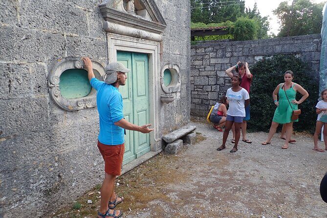 Lumbarda-Sunset Kayaking Experience with picnic: Wine and Sweets - An In-Depth Look at the Experience