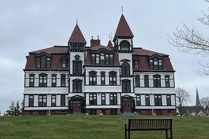 Lunenburg and Mahone Bay 4-Hour Private Escape from Halifax - Frequently Asked Questions